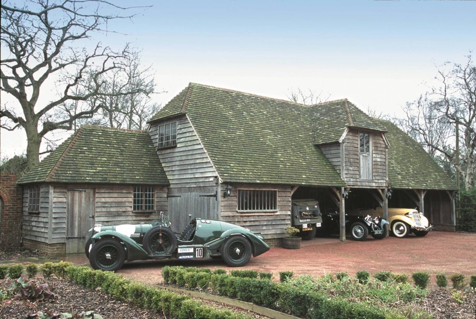 Traditional Oak Frame Garages Built in the UK | English Heritage buildings