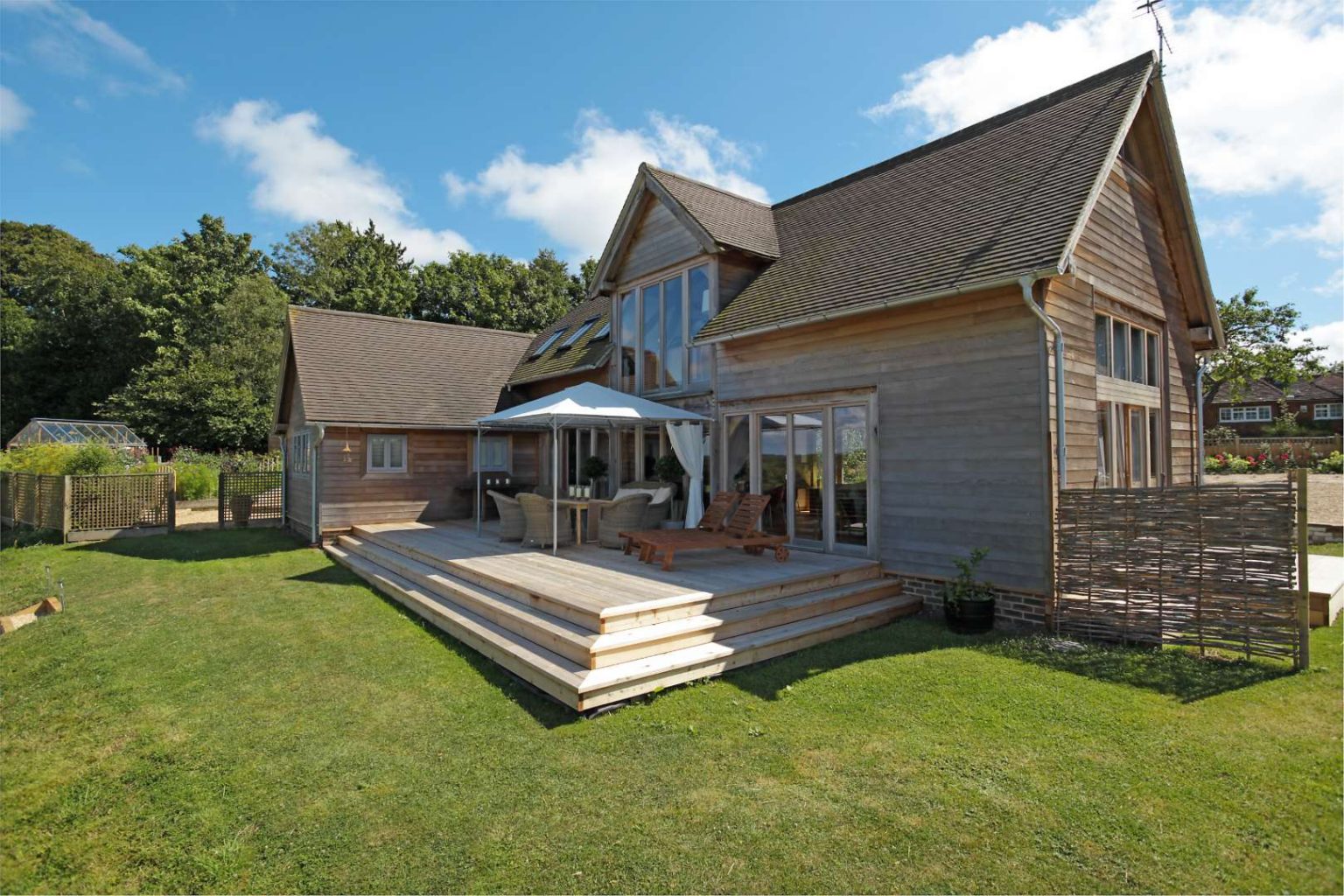 Home Leisure Buildings Built With Hand-Crafted Oak Frames | EHB